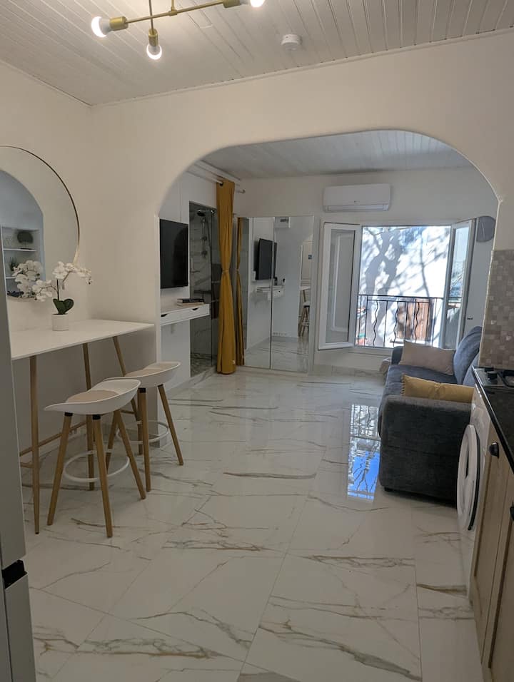 Studio Cosy Rénové + Garage Privé Sécurisé - Monteux