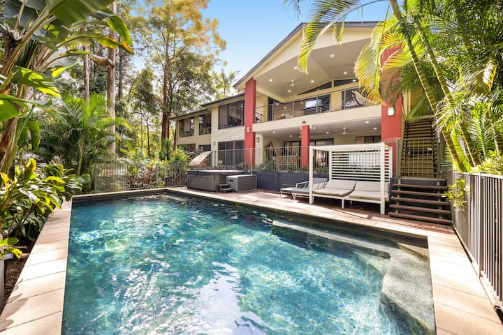 Dual-level Rainforest Retreat 6br & 4 Bath - Nambour