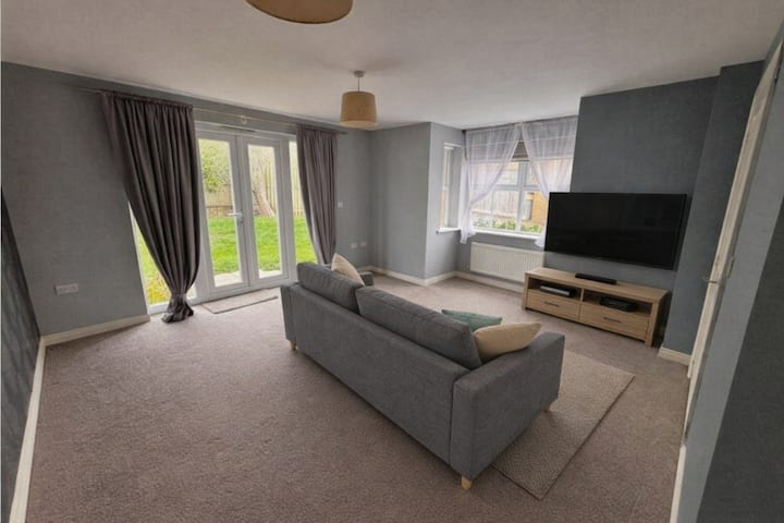 Arden Suite | Spacious | Contractor | Parking - Leicestershire