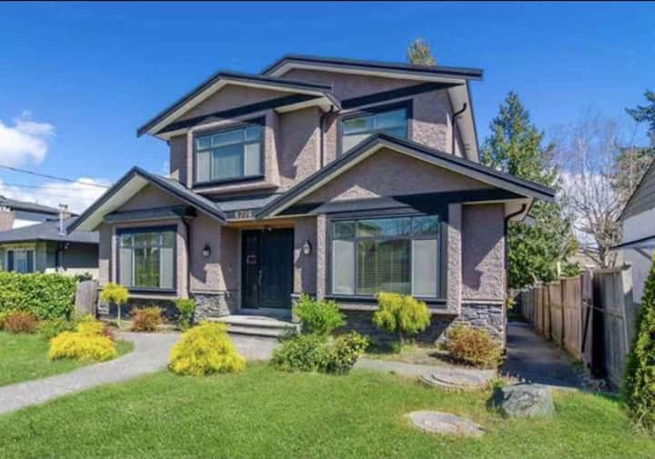 Cozy Burnaby Home | Central To Metro Vancouver - New Westminster