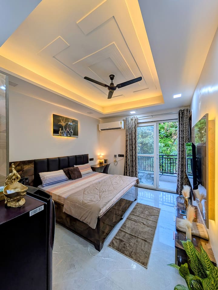 Private Luxury Suite Near Golf Course Road - New Delhi