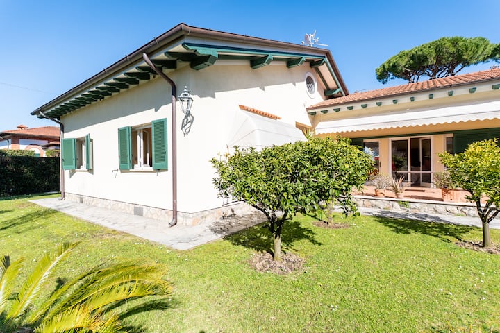 Quiet Villa Oasis: Garden & Italian Charm - Форте-деи-Марми