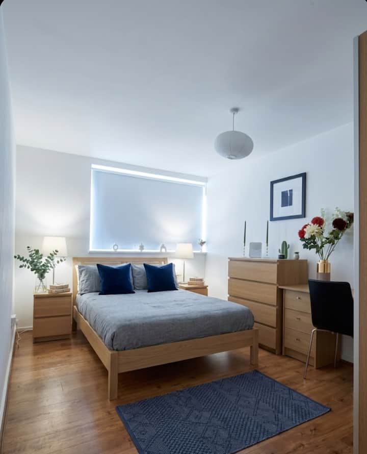 Spacious Flat Close To Central London - London