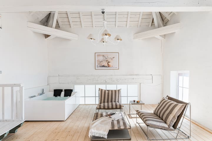 Suite De Charme Atypique - Patio Et Balnéo - Saint-Galmier