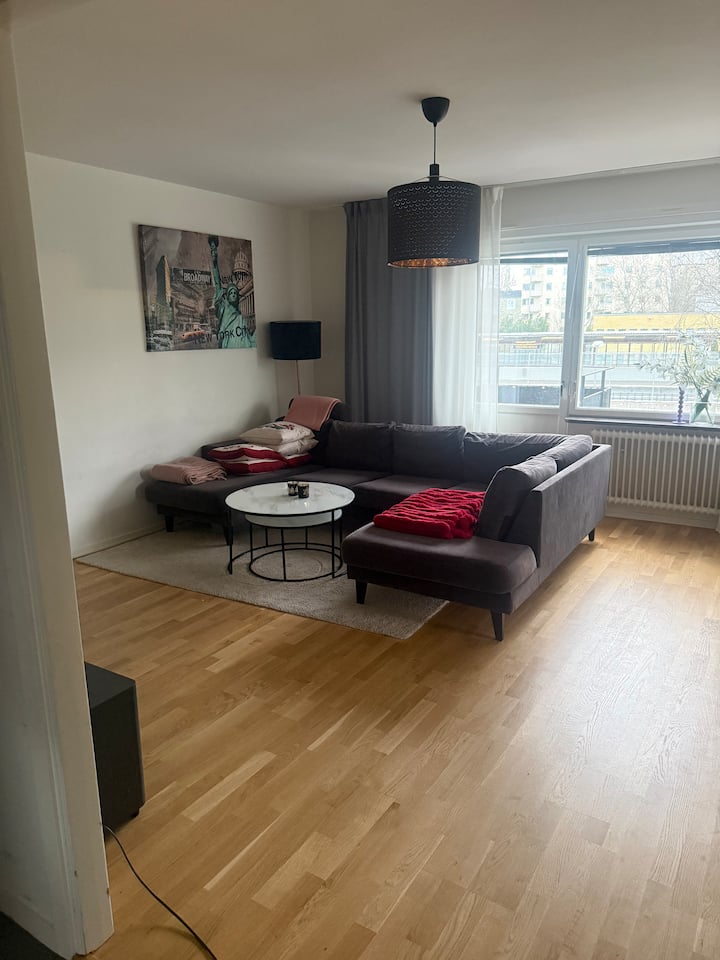 Lägenhet I Hässelby - Ekerö