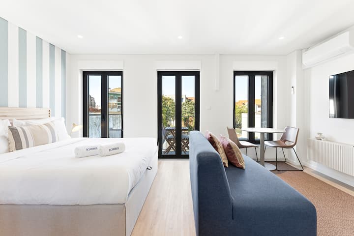 Modern Boavista Studio | Metro & Balcony - Porto