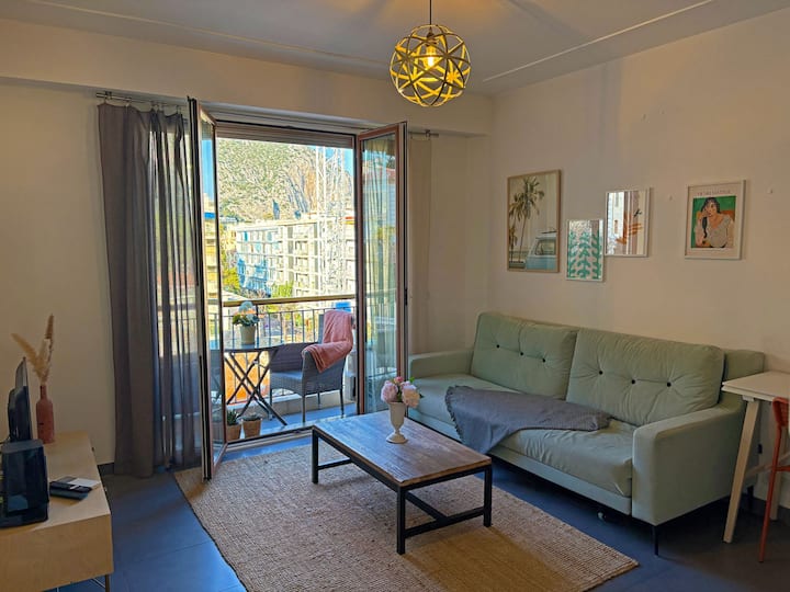 A Charming Apartment With Balcony & Mountain Views - Beaulieu-sur-Mer