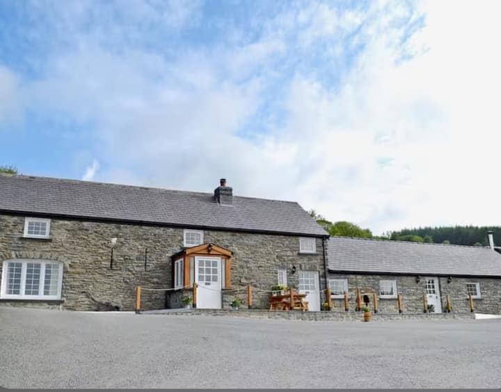 Stunning 5-star Holiday Cottage - Wales