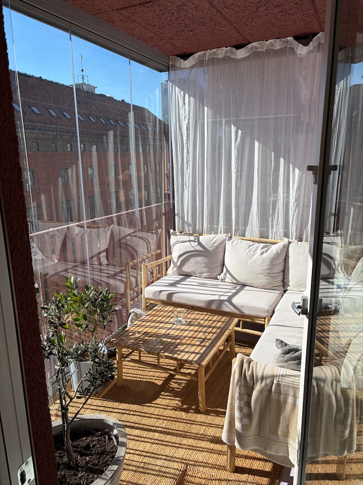 Ljust Och Rymligt Boende Med Centralt Läge - Solna