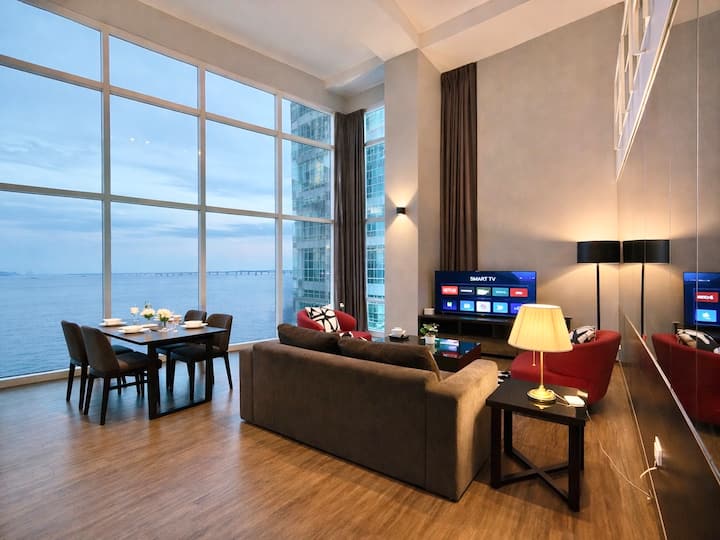 [ Seaview] Loft | High Ceiling Windows | Smart Tv - Penang