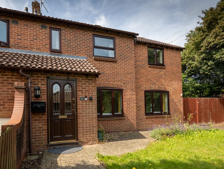 Superb Contractor Home With Free Parking - Newport