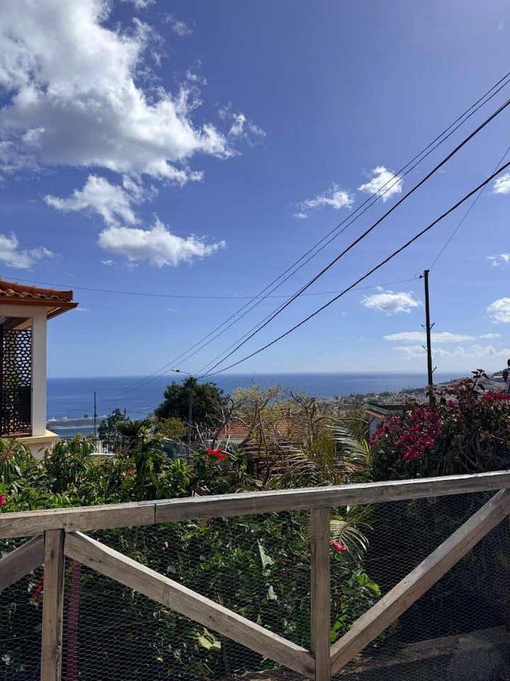 Cozy Family Home W/ A View Of The Atlantic - Funchal