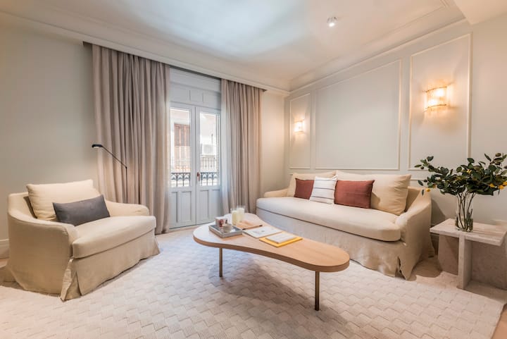 Homeclub| Luxury 1br Rooftop Pool, Gym & Sauna - Palacio de la Zarzuela