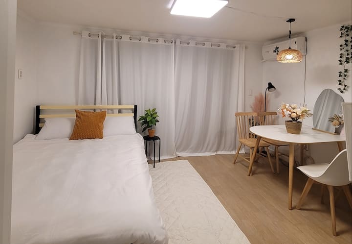 코지하우스 2
강남안락한공간/강남역/지하철2,3호선/서울교대역도보3분/반포한강/공항버스 - Seúl