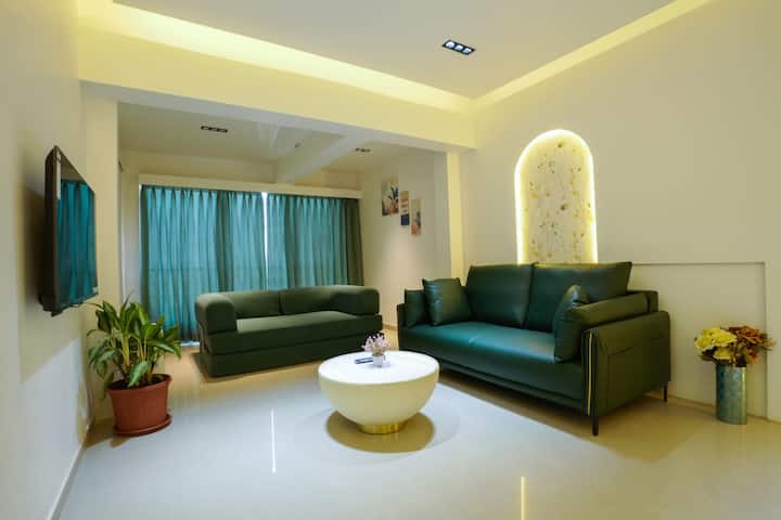 Modern 1.5 Bhk Stay Near Radisson Blu | Nashik - Nasik