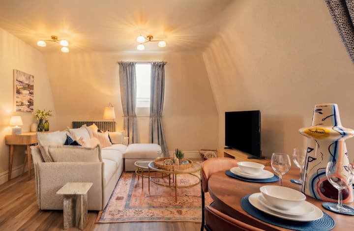 Stunning Central Apartment With Sky Light Views - Harrogate