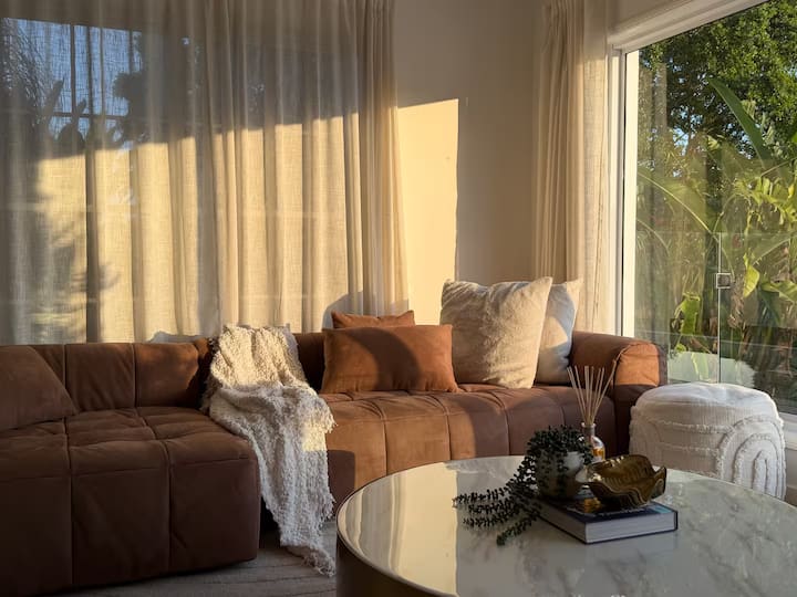 Lapineta| Luxury Villa With Pool & Sunset Views - Ipswich, Australia
