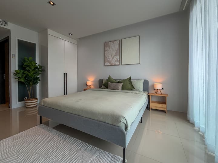 Modern Studio 32m² • Part Sea View • Patong Beach - Patong Beach