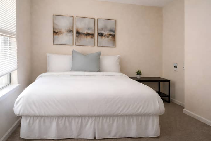 Charming 2br Home W/ Pool & Gym, Near Att Stadium - Arlington, TX