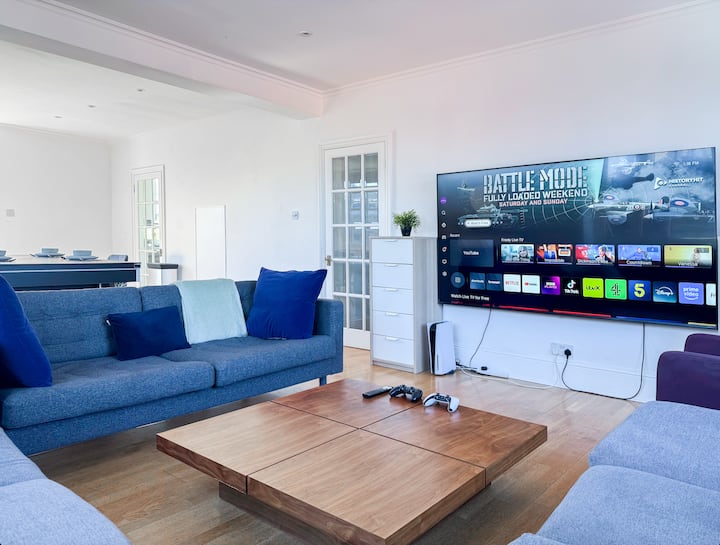 Stylish Parsons Green 2-bed | Terrace & Pool Table - Fulham