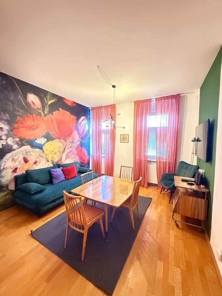 Colorful, 2 Bedroom Apartment - Vienna