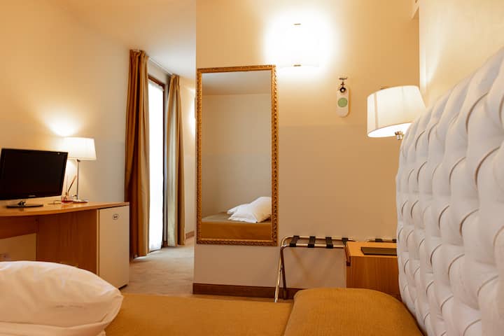 Tripla Superior Con Vista Lago Parziale E Terrazza - Garda