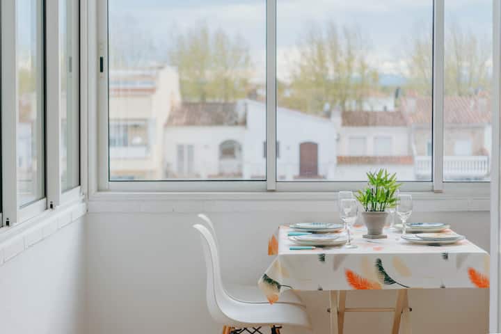 1br Apartment With Canal View For 4 Guests - Empuriabrava