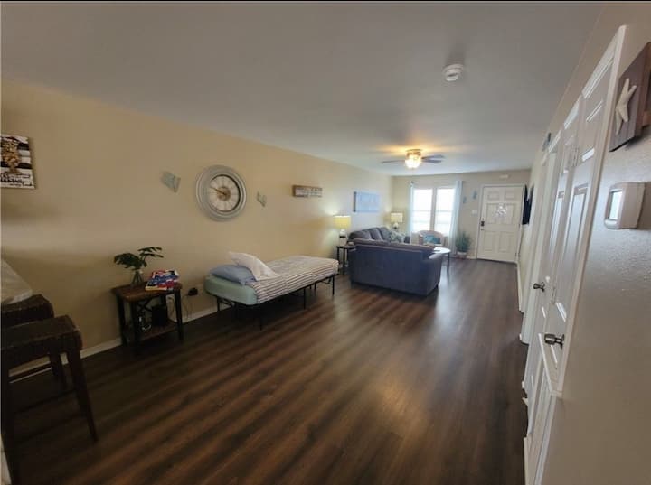 *Coastal Escape* 2 Br 
2 Ba Near Beach - Corpus Christi, TX