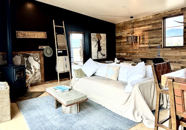 The Lone West A Retreat In The Eastern Sierras - Lone Pine, CA