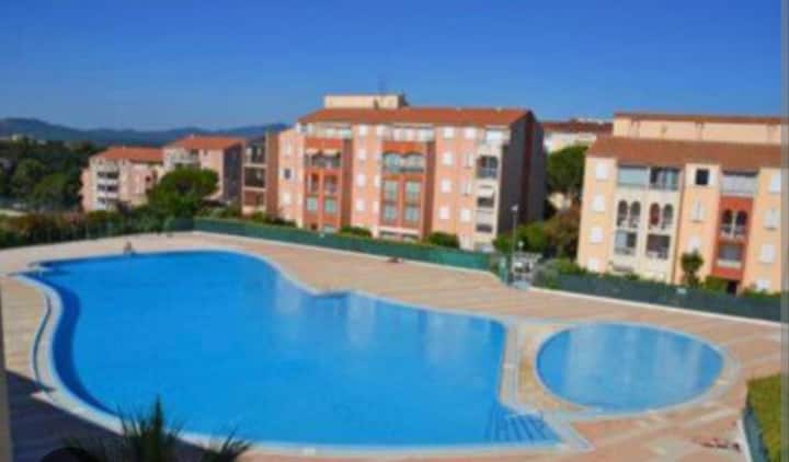 Joli Studio Dans Une Résidence Calme Avec Piscine - Fréjus