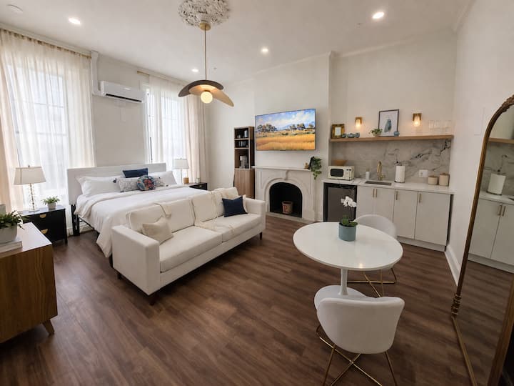 Serenité King Studio+sleeper Sofa | Near Jhu & Dt - Baltimore, MD