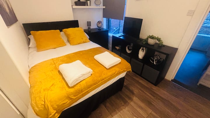 The Bolingbroke Escape: Bright & Beautiful Flat - Coventry