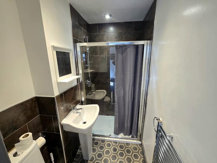 Double-premium-sdb Privée Avec Douche-room 2 - Burnley