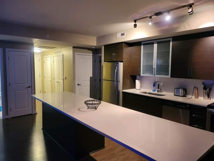 Stylish 2br Retreat W/ Balcony In Crystal City Dc! - Arlington, VA