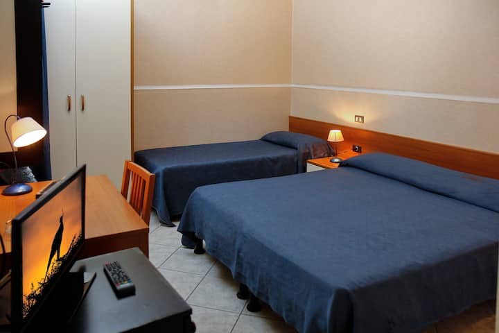 Camera Tripla Basic - 102 - Paestum