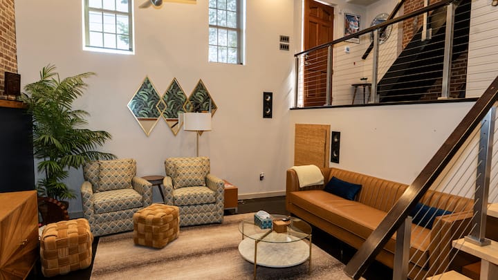 Mod Haven: Chic Townhouse W/ Fun Art & Cozy Spaces - Lancaster, PA