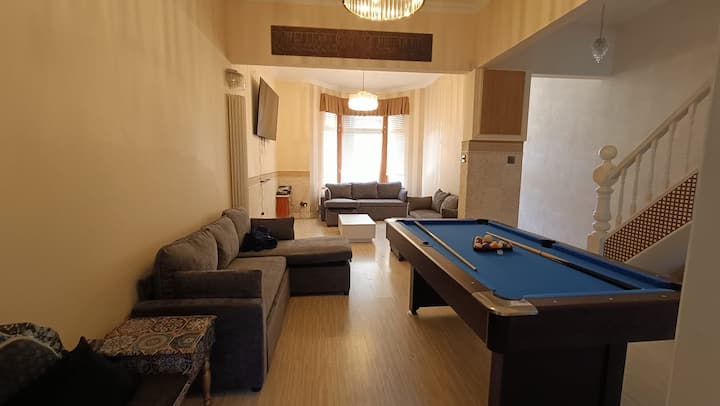 Iconic Space - Hot Tub & Pool Table - 4 Floors! - Cardiff