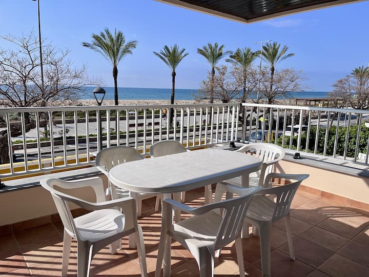 Large Apartment On The Seafront. Rodes-12 - Cunit