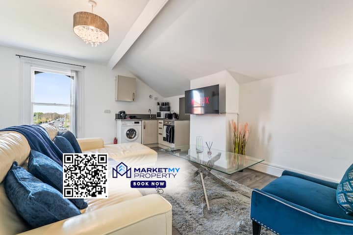 Crosby Retreat | Sleeps 6 | Beach & Liverpool - Formby