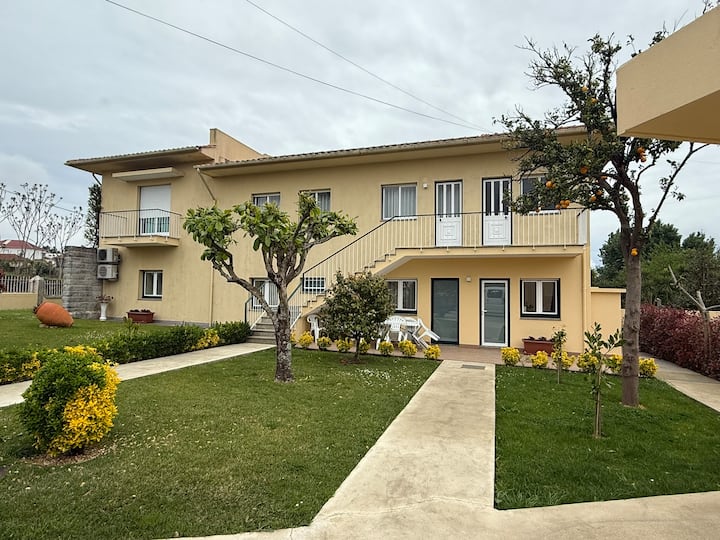 Peaceful Escape - A Garden House Near Porto - Arrifana