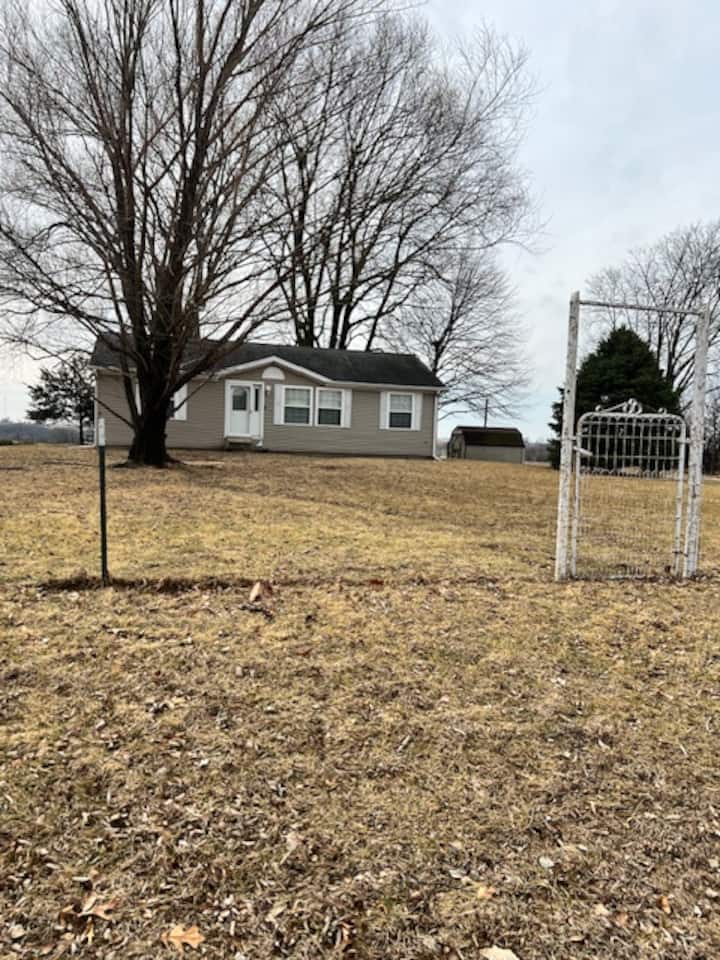 Peaceful Country Home With Panoramic Farm Views - Beacon, IA