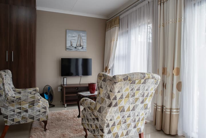 Rusty Estate 10 - Bachelor Studio En Suite - Witbank