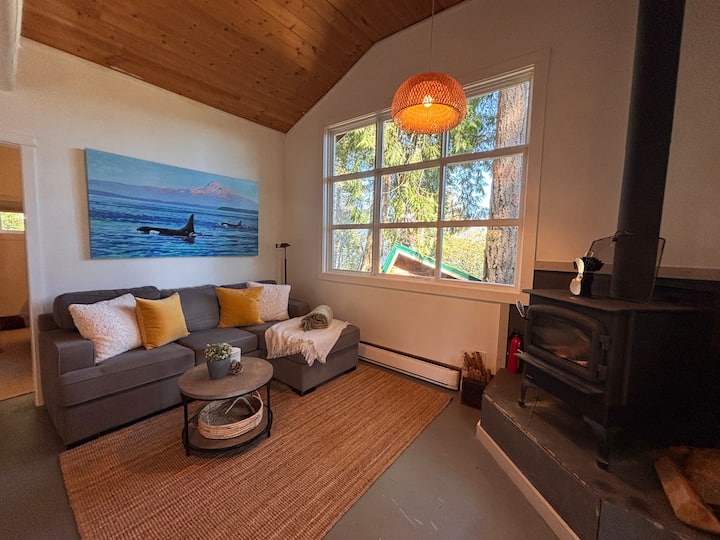 Miller Oceanfront Retreat | Cedar Cottage - Bowen Island