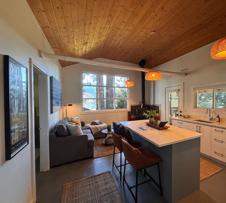 Miller Oceanfront Retreat | Cedar Cottage - Bowen Island