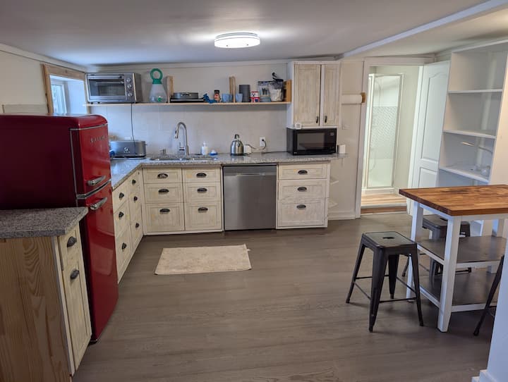 Cozy Farm Studio With Views Of Grazing Cattle Here - Picton