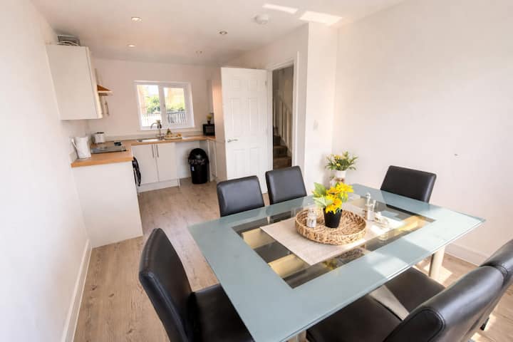 New 3 Bedroom Home W Garden & Parking - Sheffield