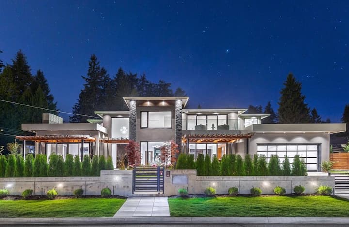 Mountain Mist Estate - North Vancouver