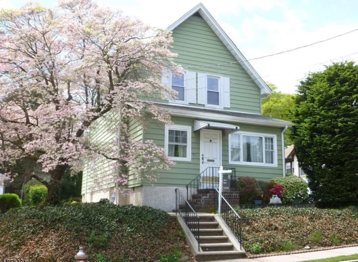 Family Home 5 Min From Stadium & Mall - Montclair, NJ