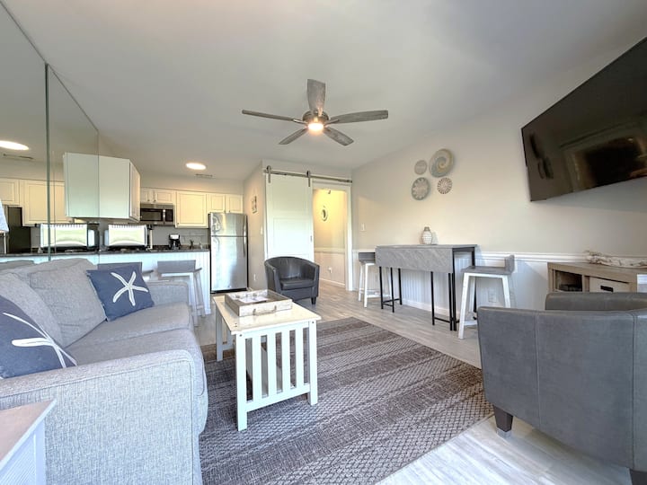 Oceanfront & Across From Coligny Walk Everywhere! - Coligny Beach Park