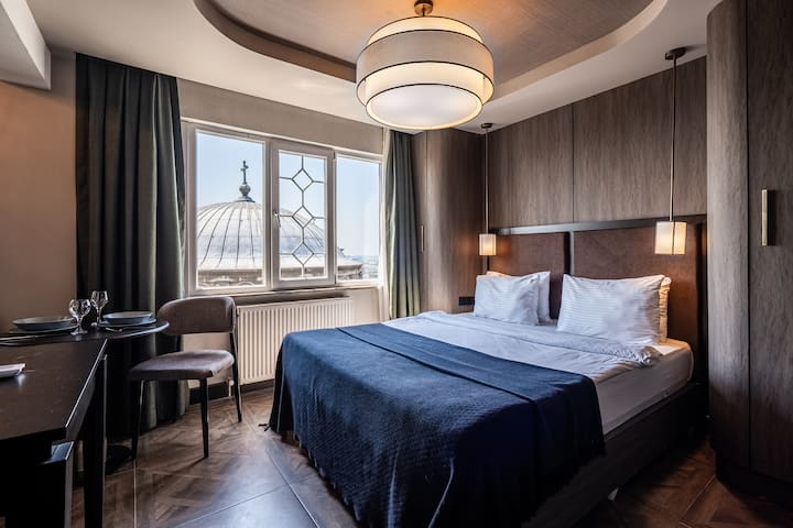 Stylish Noir Studio  Church View W Kitchen 9 - Estambul